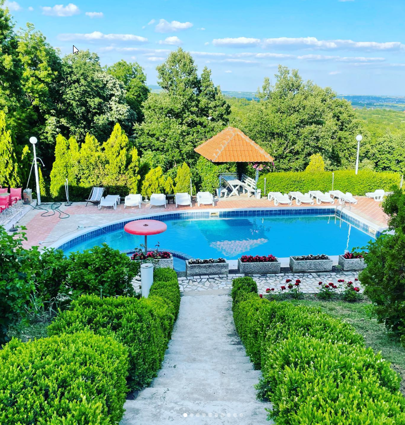 Bazeni I Restoran Tenesi Dečiji Grad