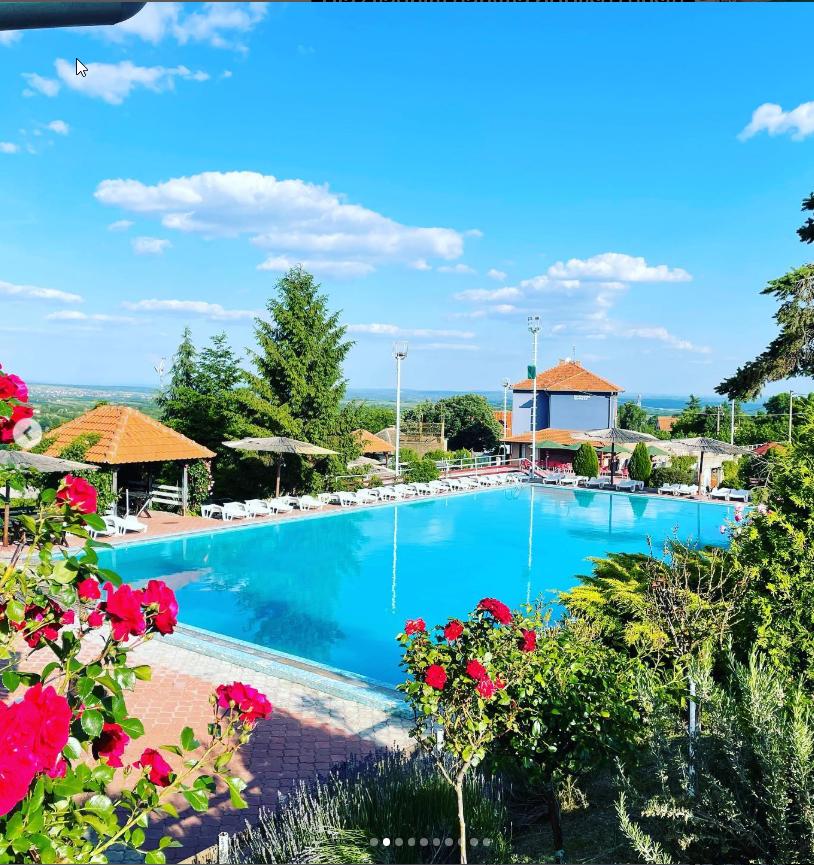 Bazeni I Restoran Tenesi Dečiji Grad